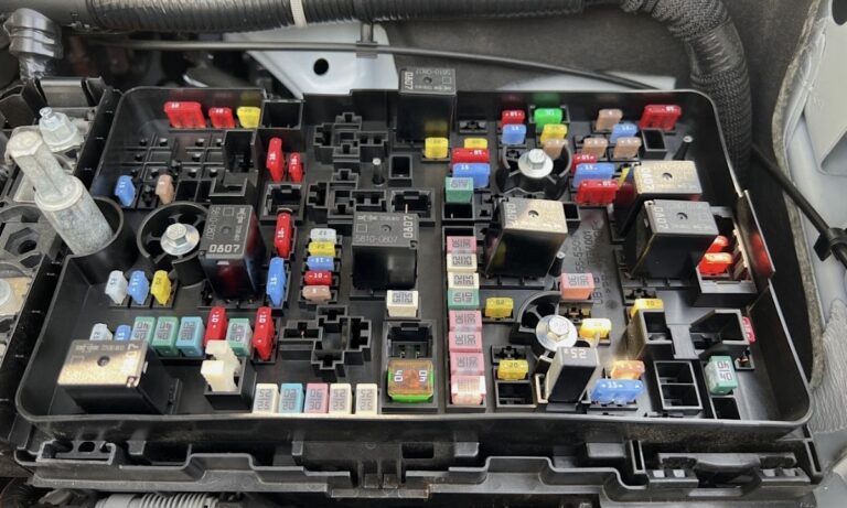 How Does Your Car's Fuse Box Work?
